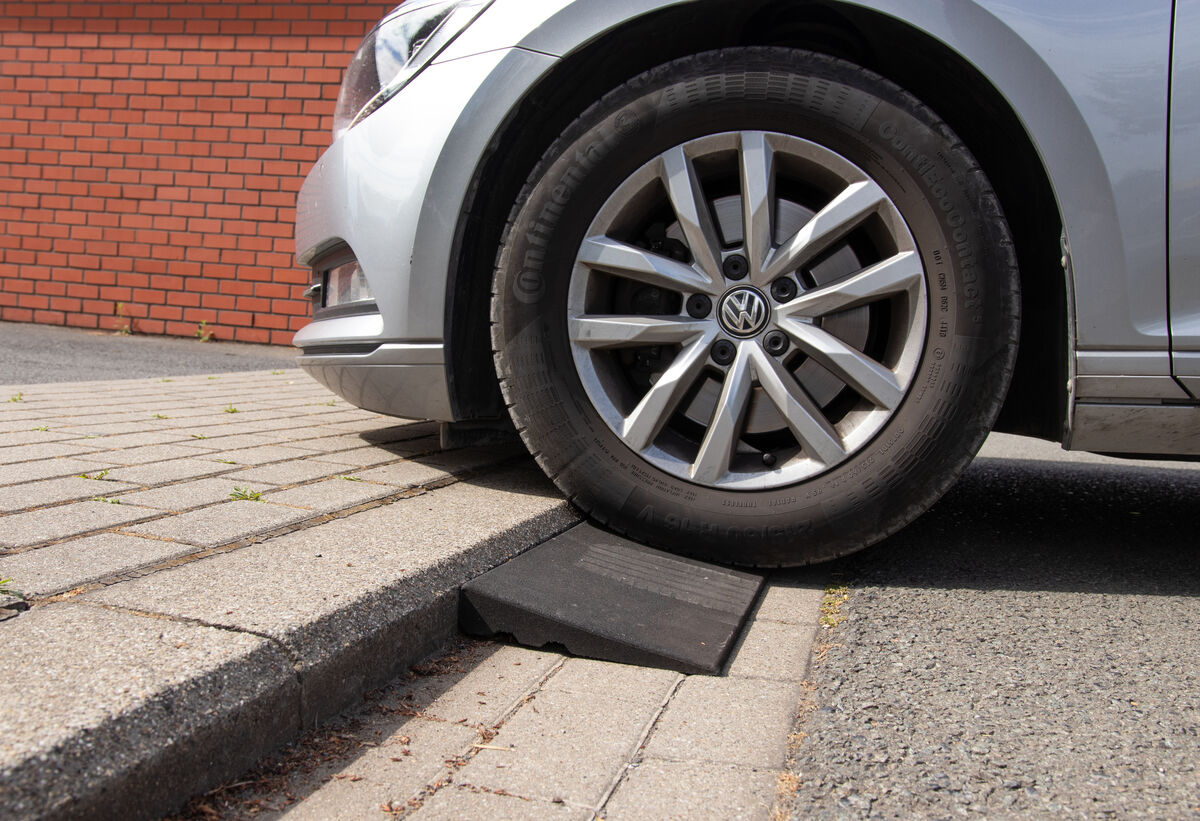 Rubber curb driveway ramp 1000 x 250 x 45 mm | Lodax